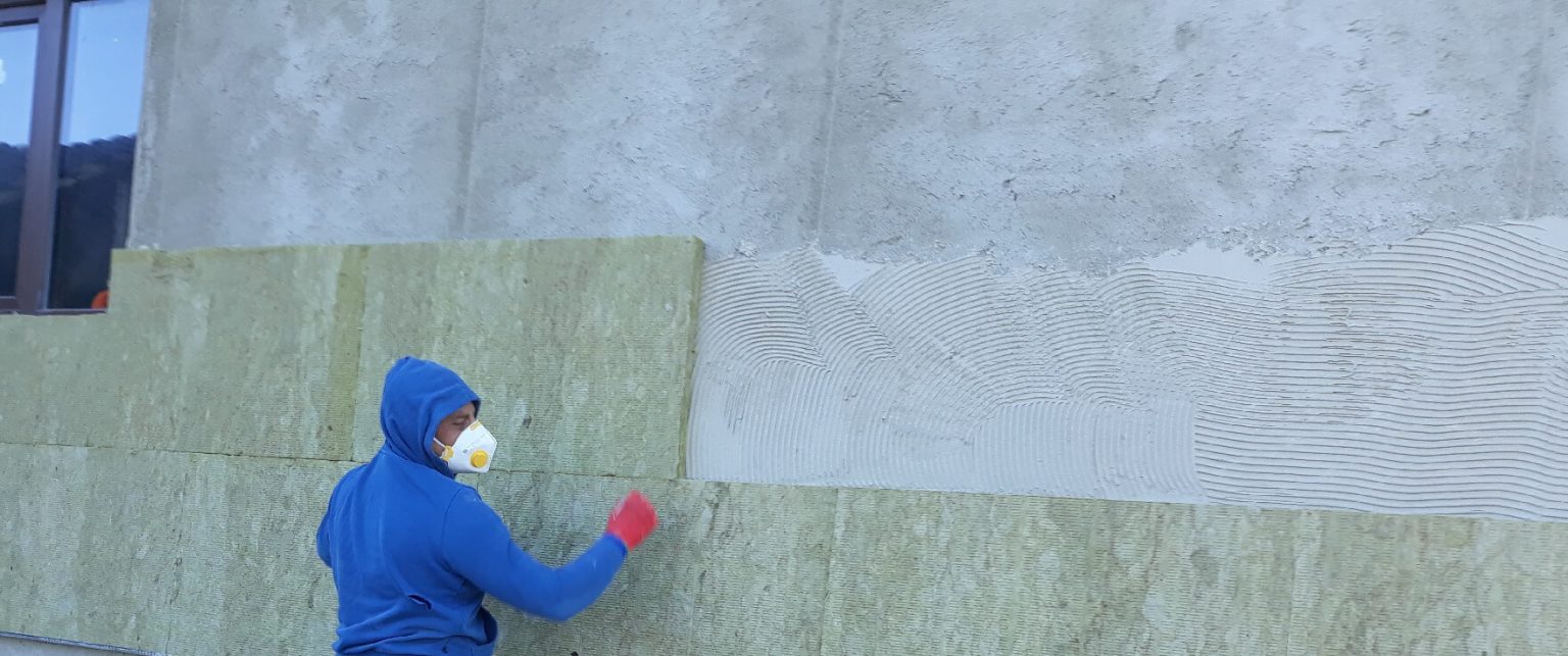 Placare vata bazaltica pe fatada si aplicare masa de spaclu ...